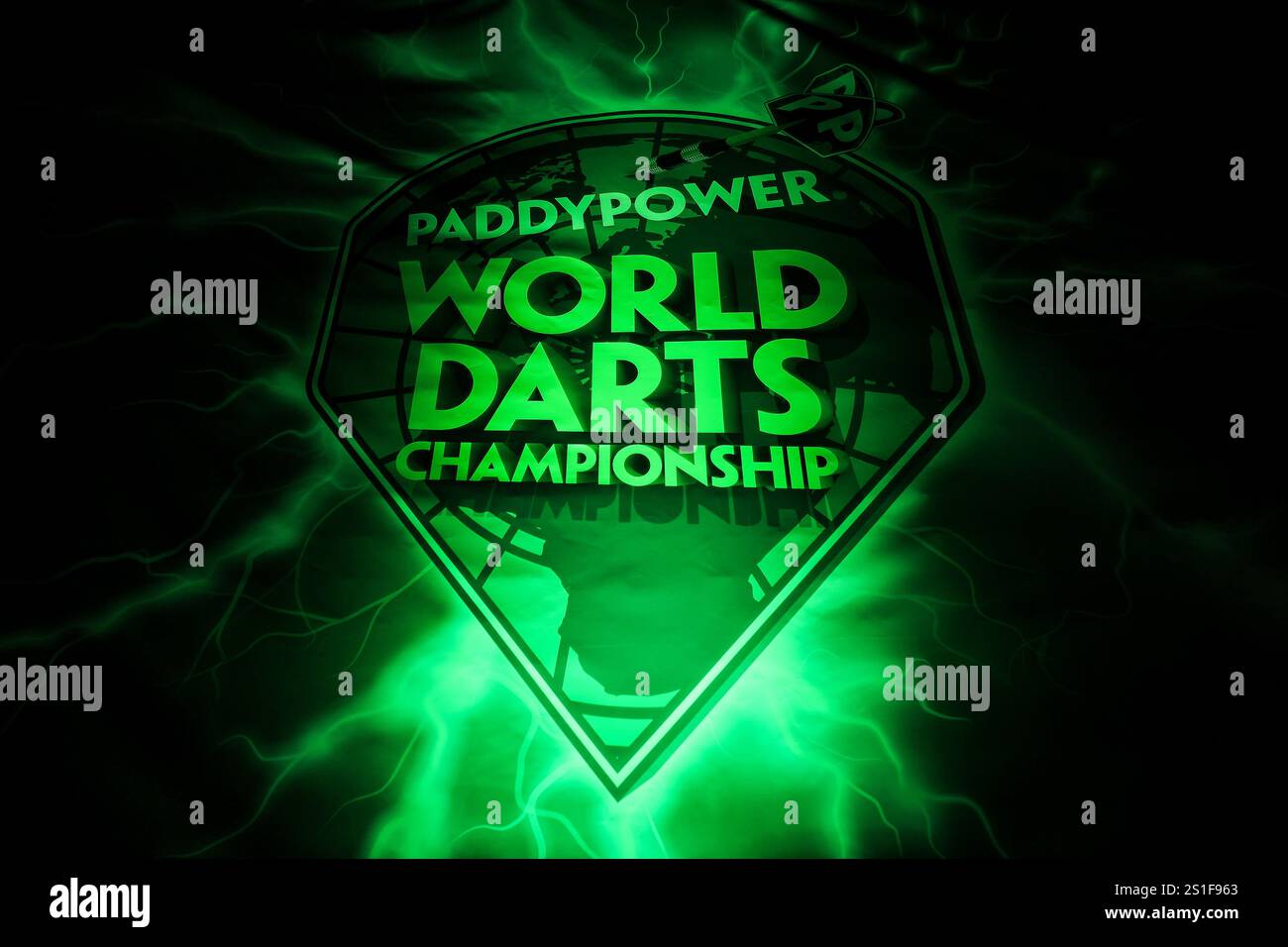 2025 world darts championship final hi-res stock photography and images ...