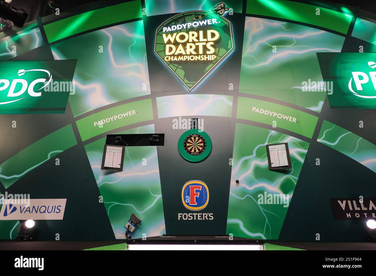 Alexandra Palace, London, UK. 3rd Jan, 2025. 2024/25 PDC Paddy Power ...