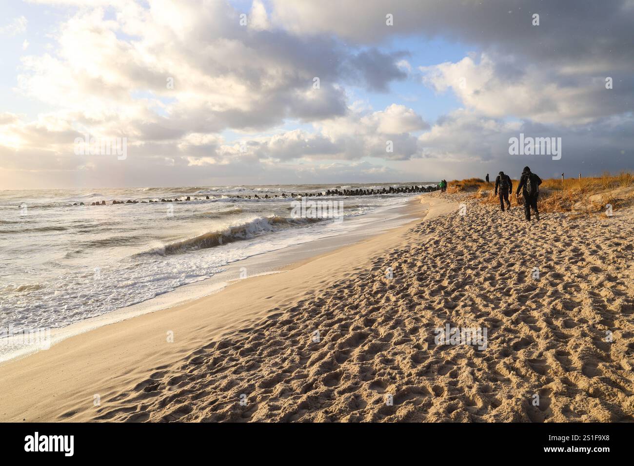 Sylt: Hörnum, 03.01.2025 Feature, Odder, Küste, Küstenschutz: Der Sturm ...