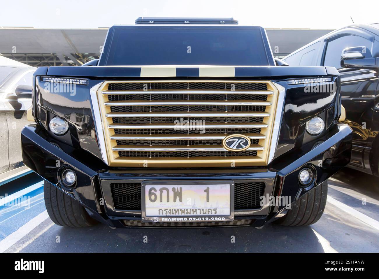 Fahrzeug der thailiändischen Automarke Thai Rung Union Car. / 28.11. ...