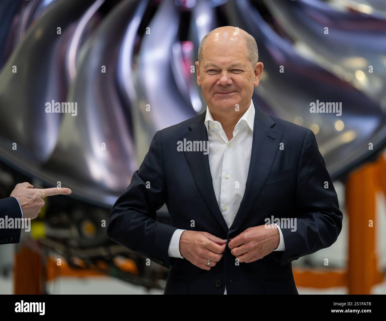 Blankenfelde Mahlow, Germany. 03rd Jan, 2025. Federal Chancellor Olaf ...