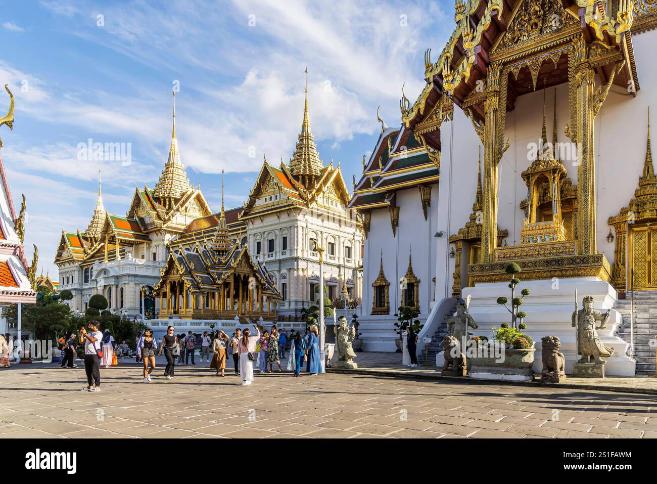 Wat Phra Kaeo Tempel, Königspalast. // 28.11.2024: Bangkok, Thailand ...