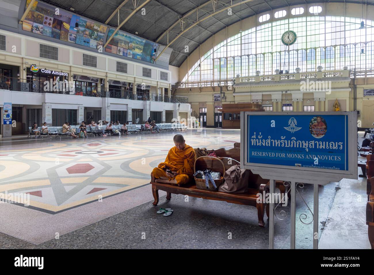 Bahnhof in Bangkok. Krung Thep Aphiwat Central Terminal Station Bang ...