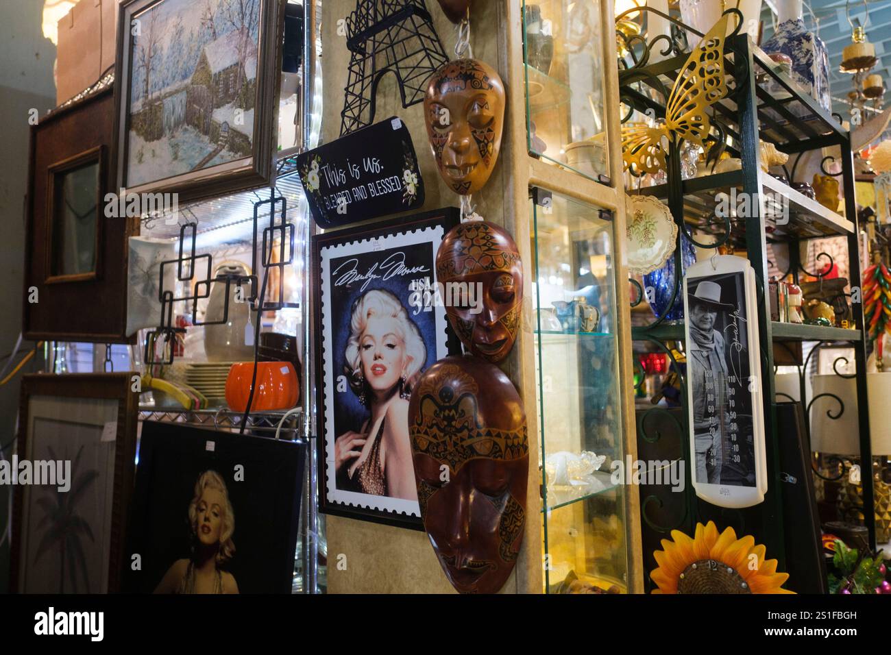 Sunny dunes antique mall hi-res stock photography and images - Alamy