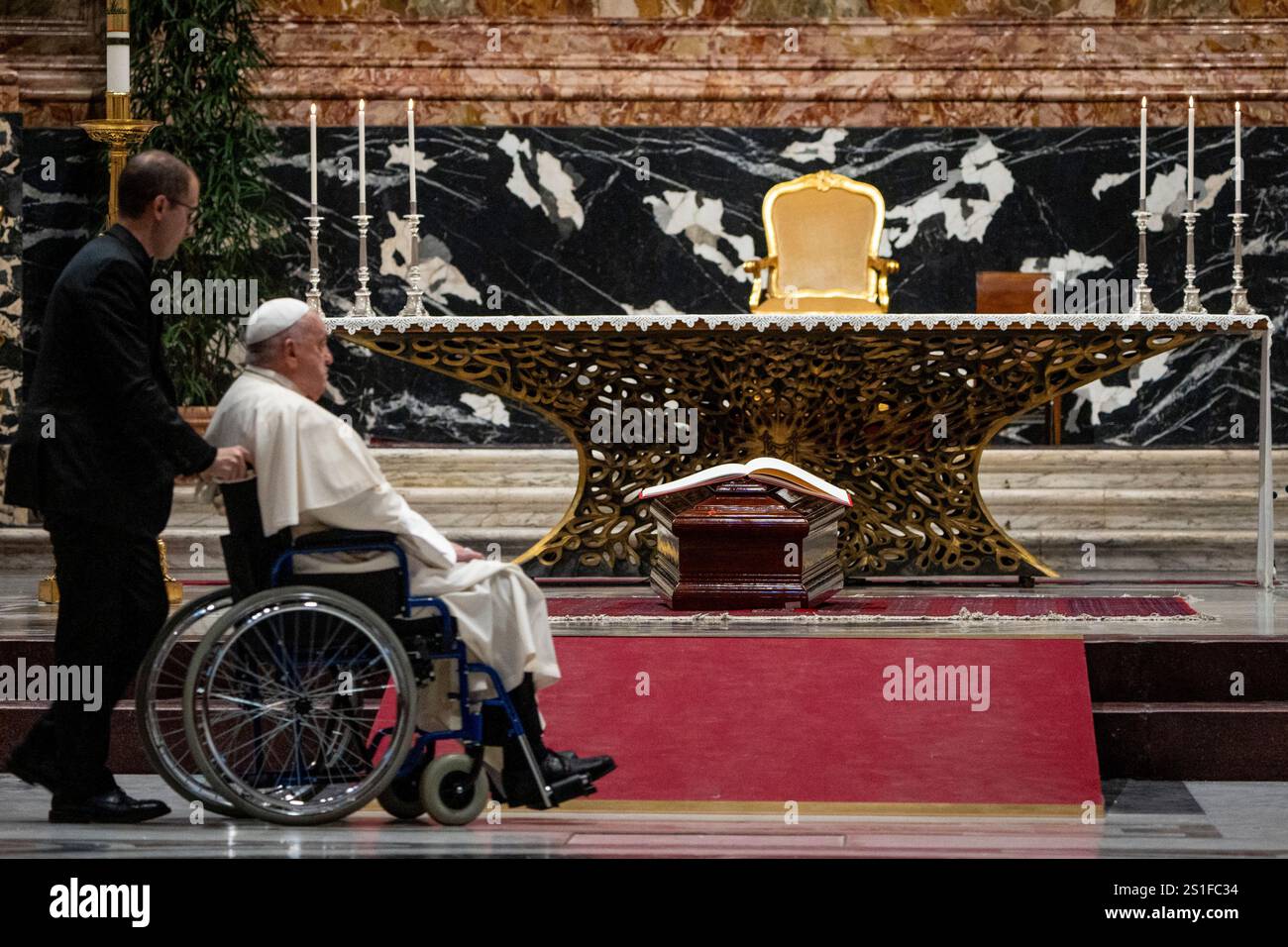Pope Francis arrives in St. Peter's Basilica to attend the funeral for ...