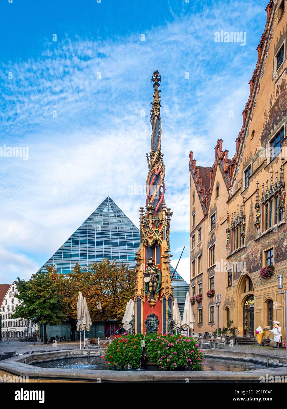 Fischkastenbrunnen and Ulm Central Library, City Library, Ulm, Baden ...