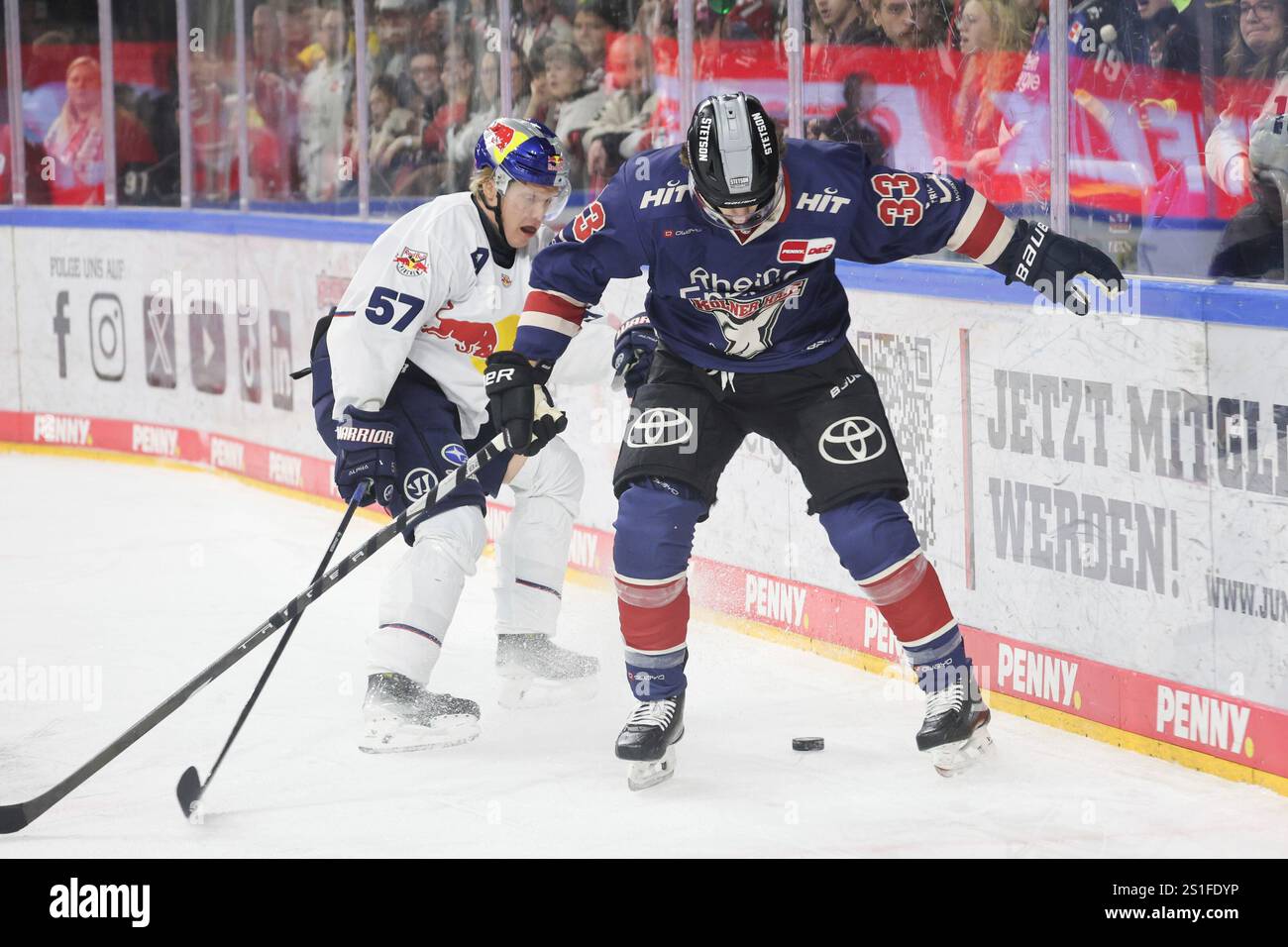 Koeln, Deutschland. 03rd Jan, 2025. Emil Johannson (Muenchen #57) und ...