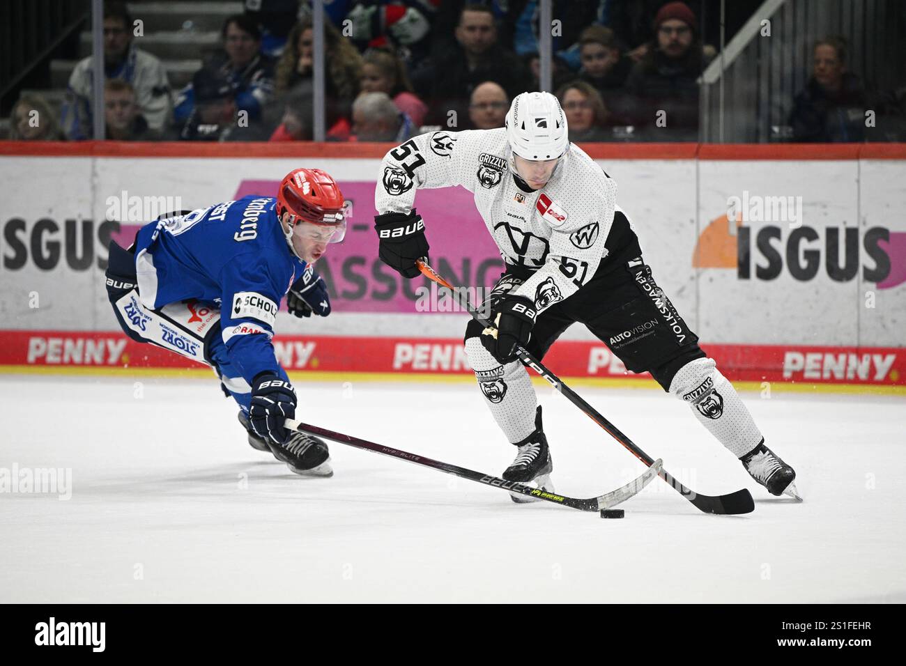 (v.l.n.r.) Philip Feist (Schwenninger Wild Wings #9) Andy Miele ...