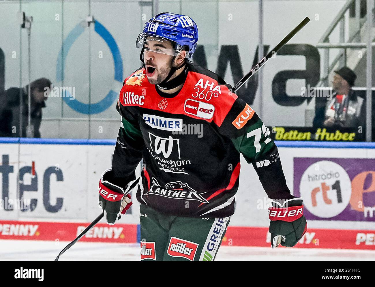 Nick Baptiste (Augsburger Panther, #73) bejubelt sein Tor zum 1:0. GER ...