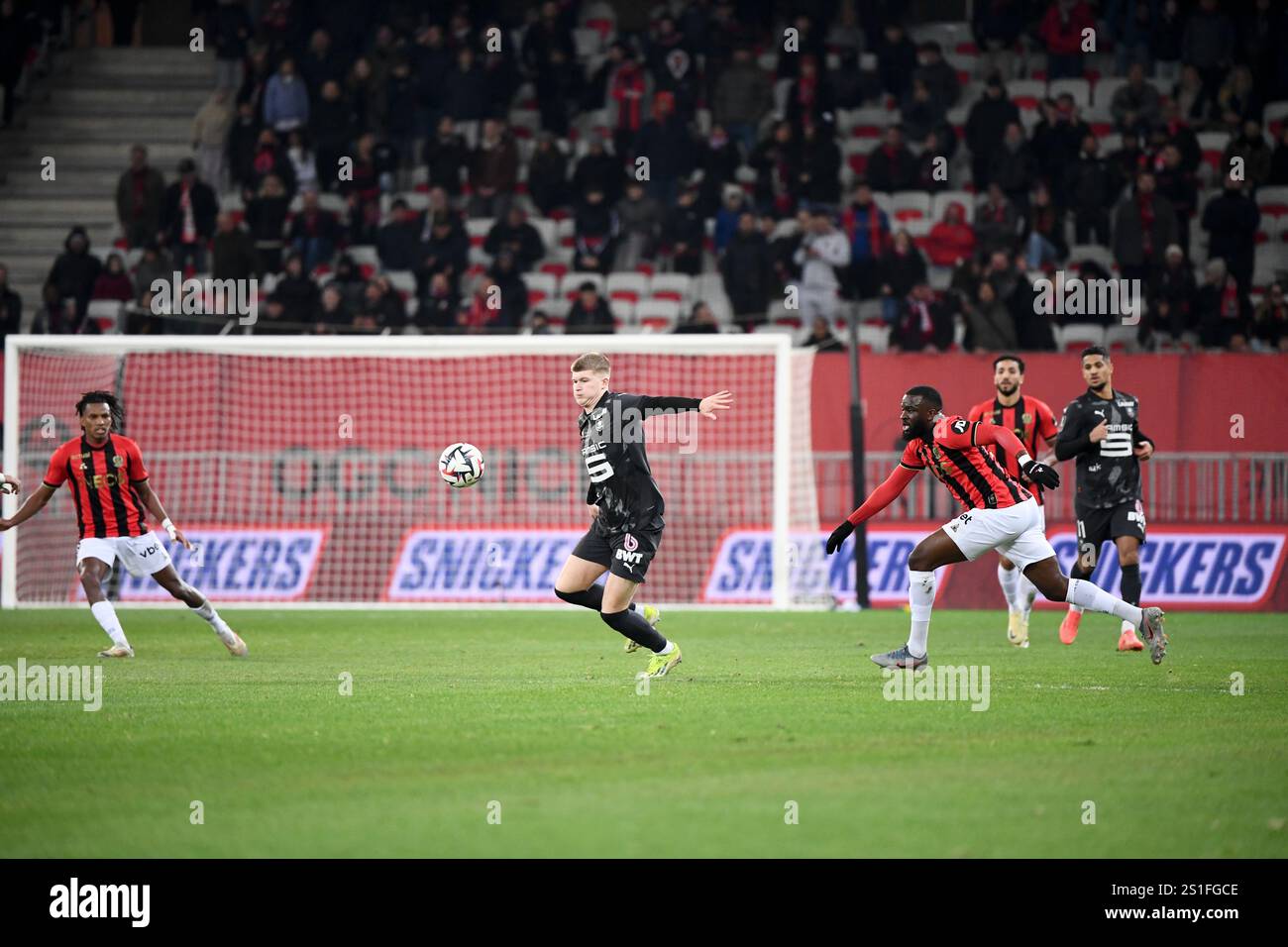 22 Tanguy NDOMBELE (ogcn) - 17 Jordan JAMES (srfc) during the Ligue 1 ...