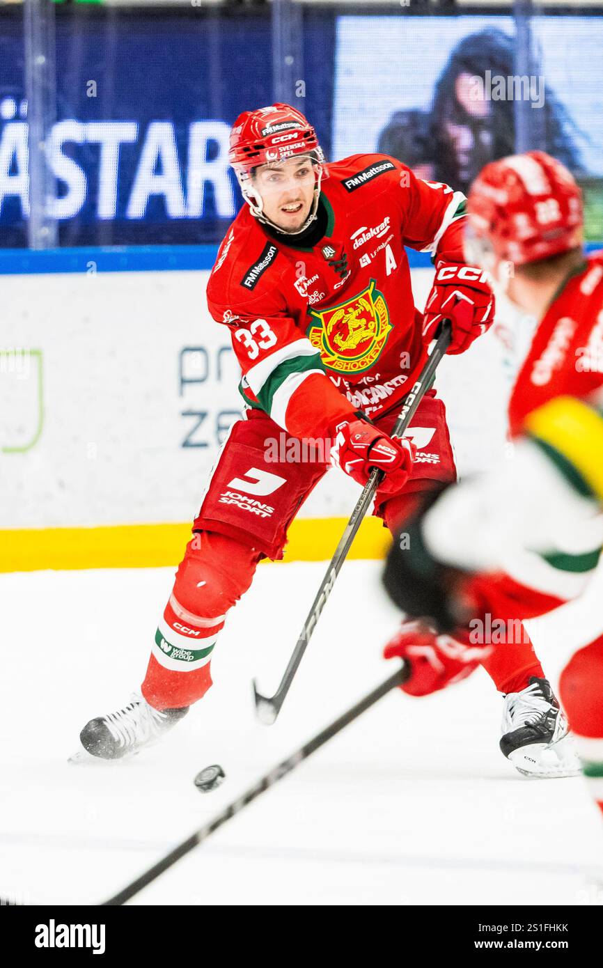 Mora, Sverige. 03rd Jan, 2025. 250103 Moras William Pethrus under ishockeymatchen i ...