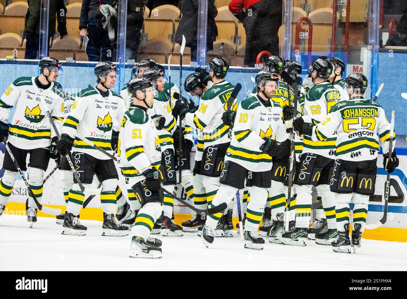 Mora, Sverige. 03rd Jan, 2025. 250103 Östersunds spelarna jublar efter seger under ...