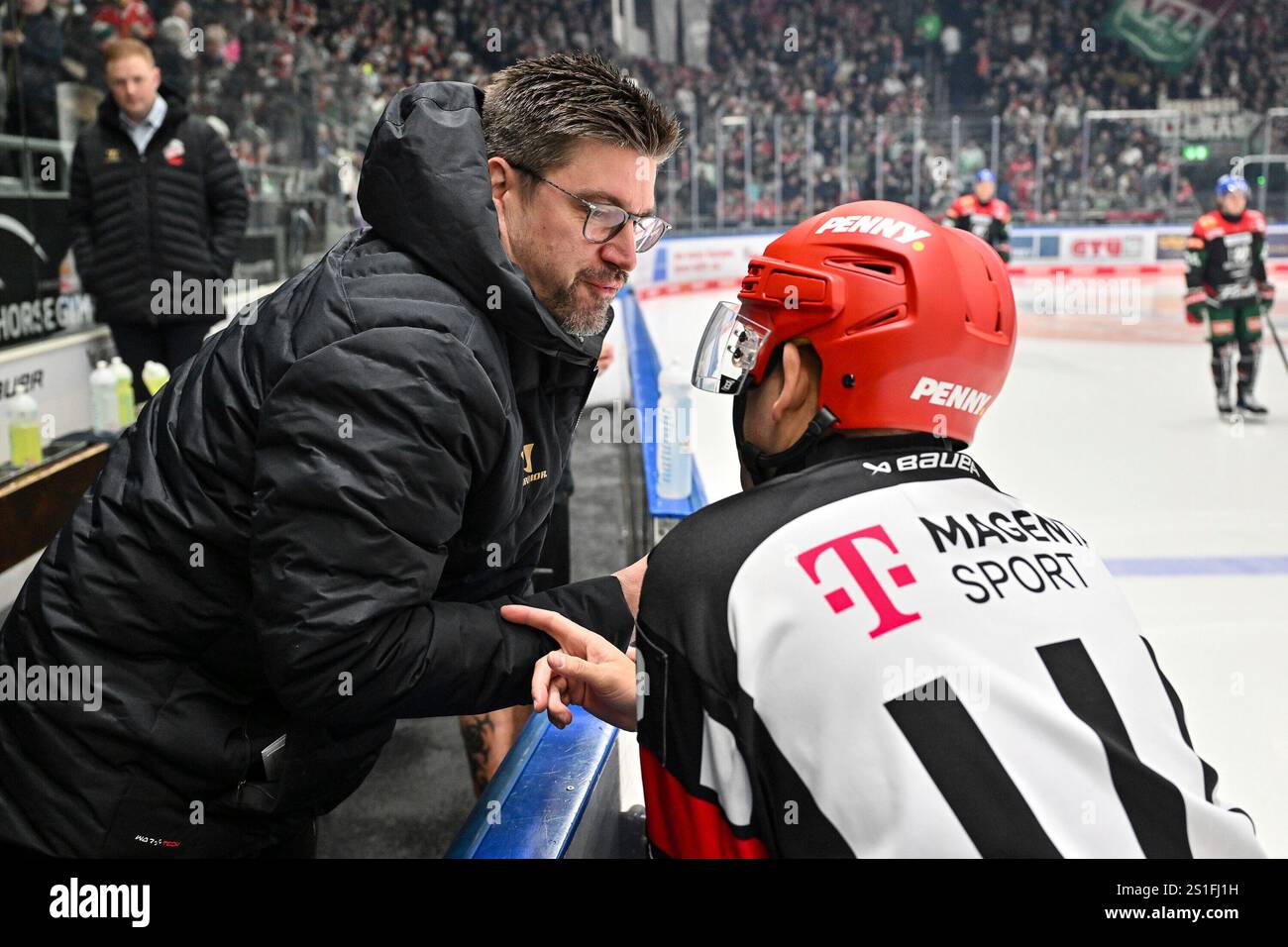 Augsburg, Deutschland. 03rd Jan, 2025. im gespreach Jochen HECHT CO ...