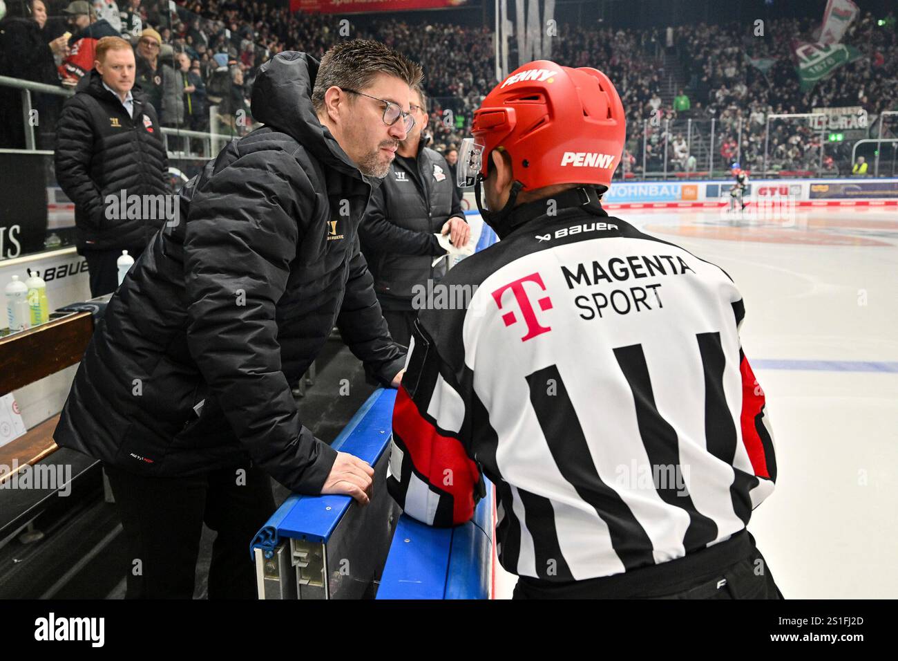 Augsburg, Deutschland. 03rd Jan, 2025. im gespreach Jochen HECHT CO ...