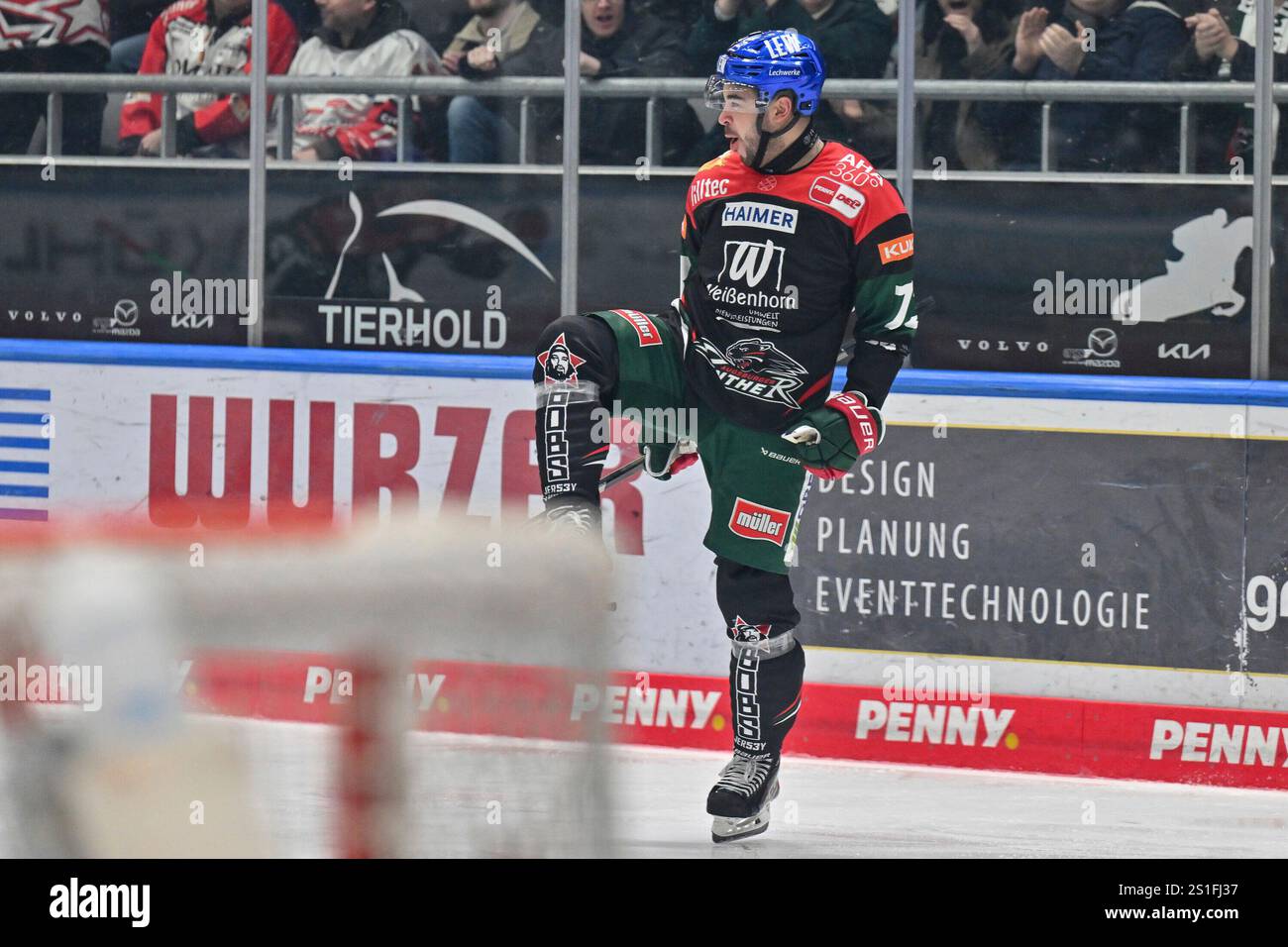 Augsburg, Deutschland. 03rd Jan, 2025. Jubel der Panther nach dem ...
