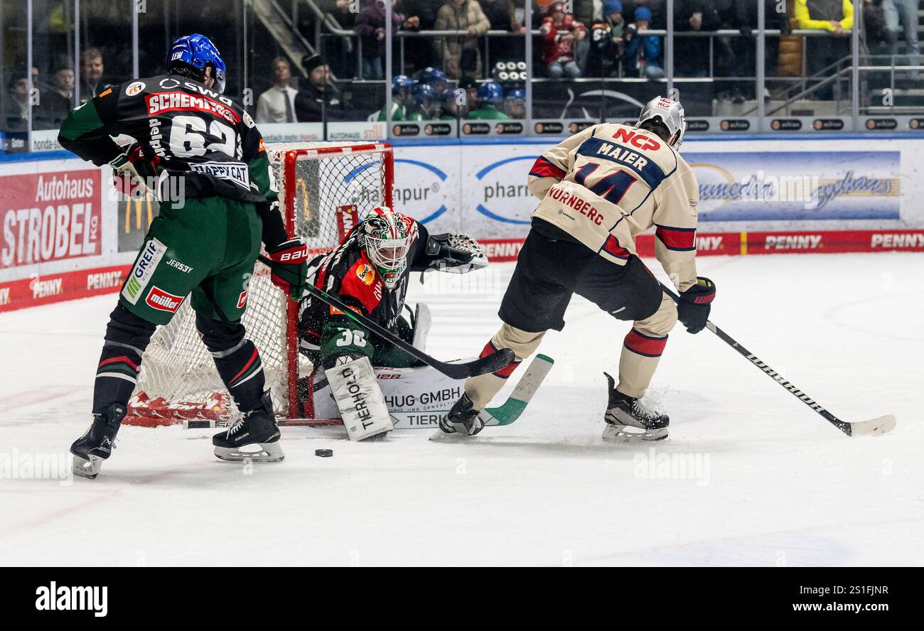 Cole Maier (Nuernberg Ice Tigers, #14) verpasst hier gegen Strauss Mann ...