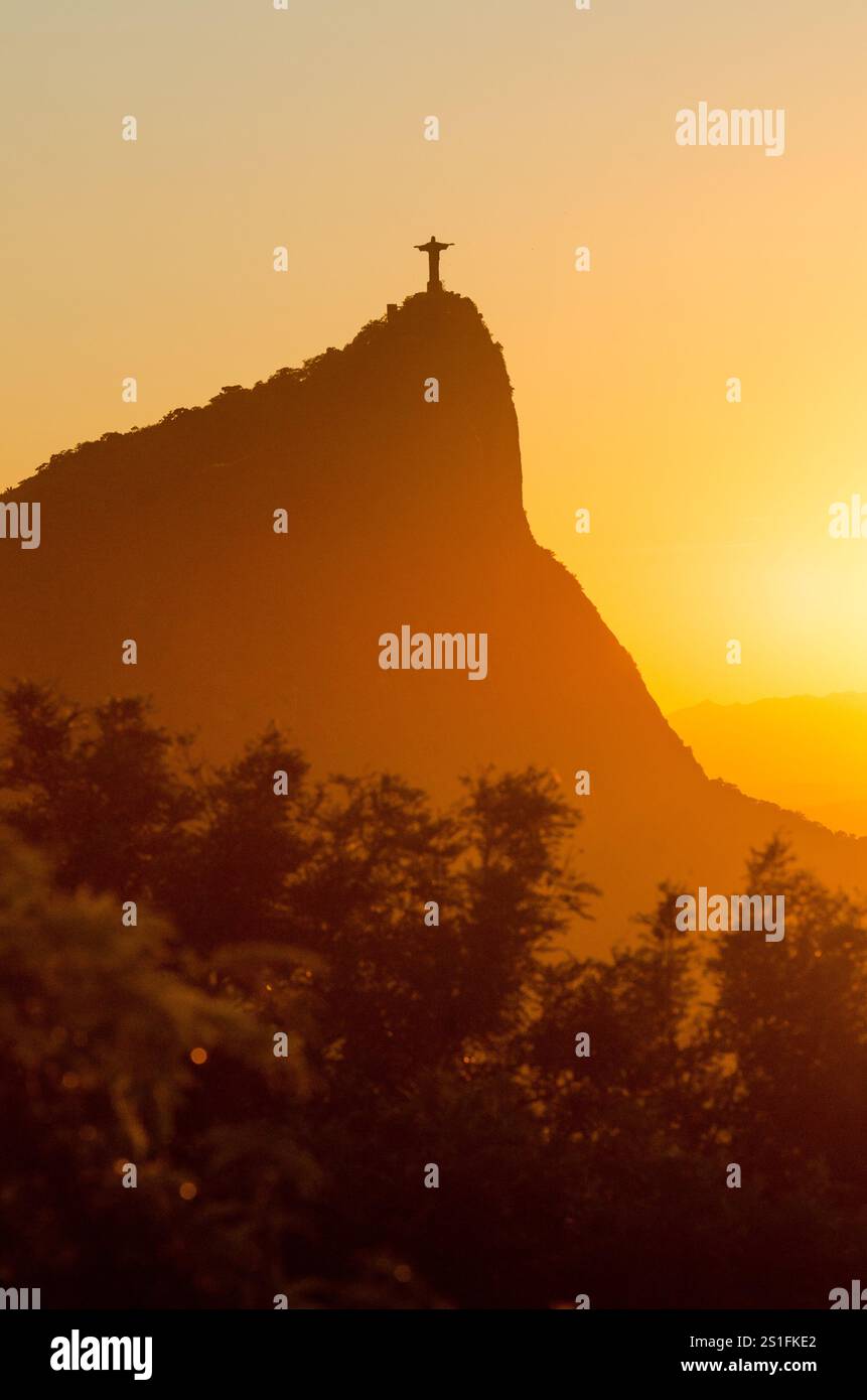The famous Rio de Janeiro landmark - Christ the Redeemer statue and ...