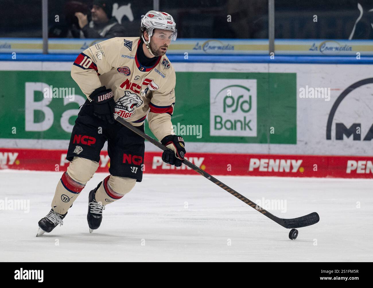 Evan Barratt (Nuernberg Ice Tigers, #10). GER, Augsburger Panther vs ...