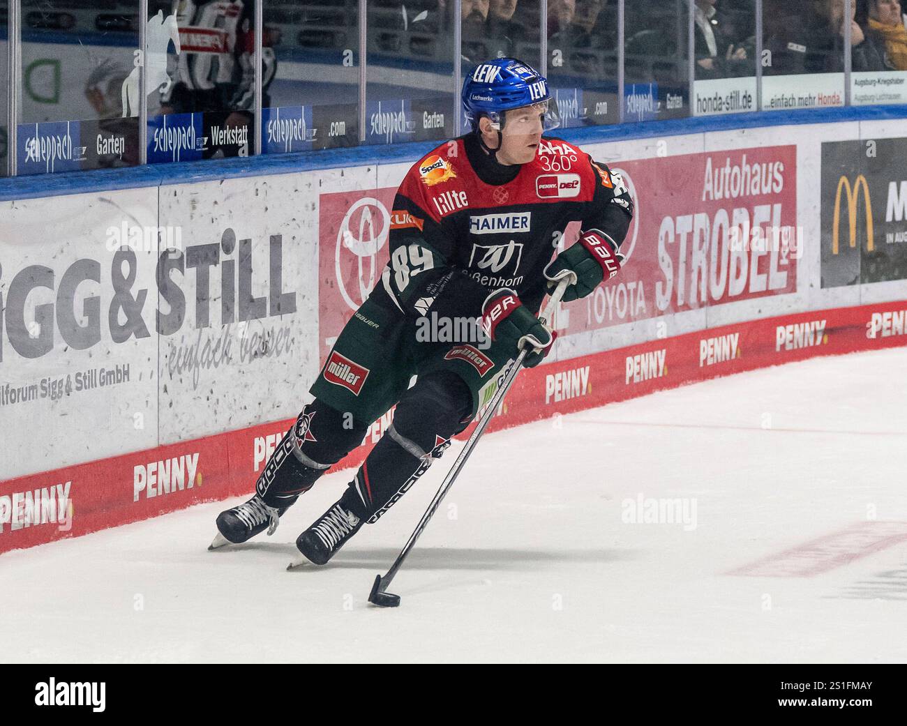 Augsburg, Deutschland. 03rd Jan, 2025. Mark Zengerle (Augsburger ...