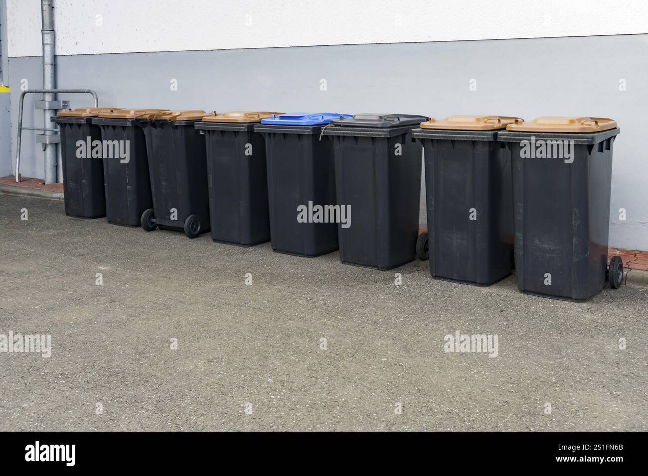 Grey trash bins hi-res stock photography and images - Alamy