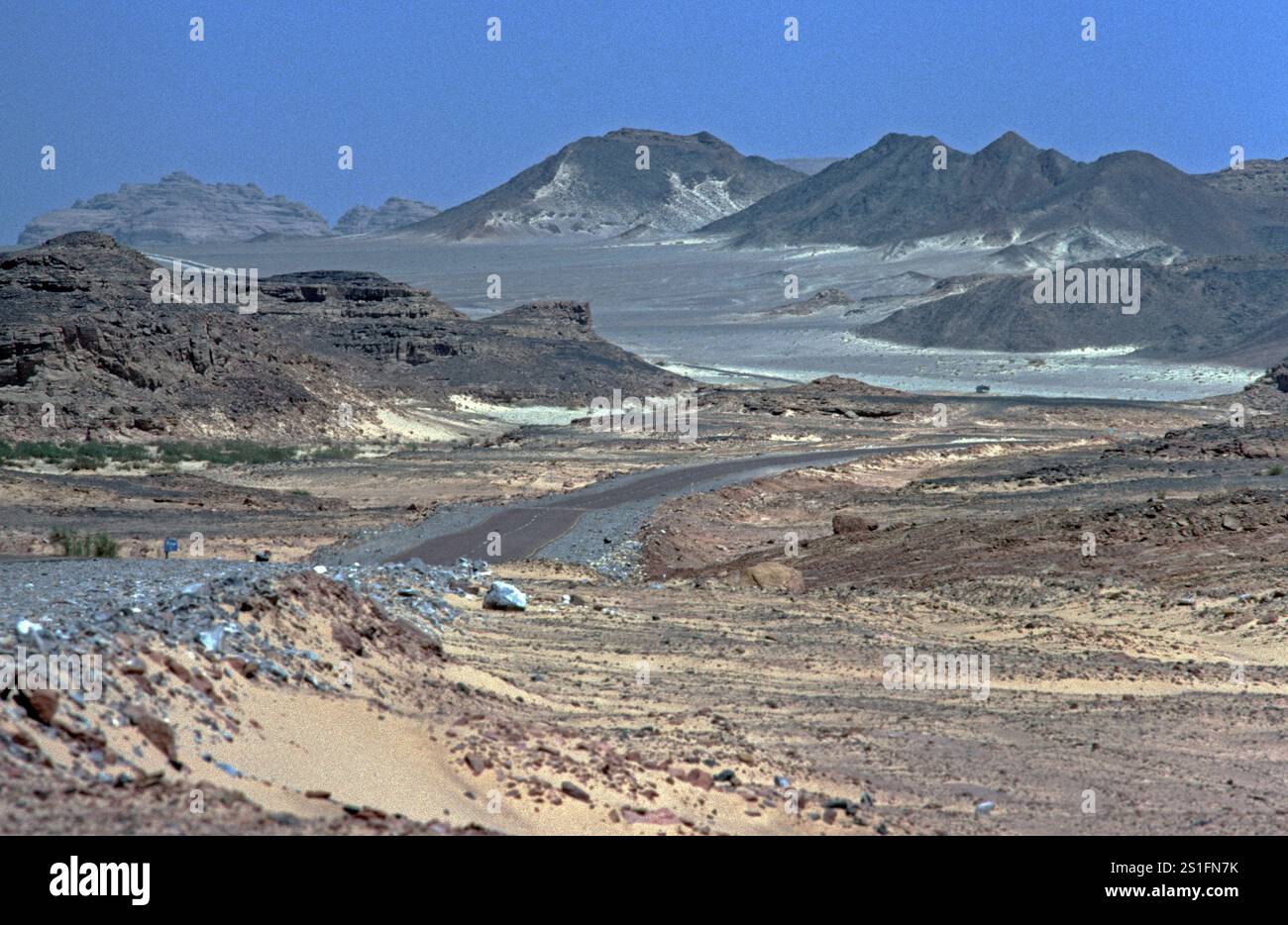 Formations and colour of the mountains in Wadi Zaghra, Sinai Peninsula ...
