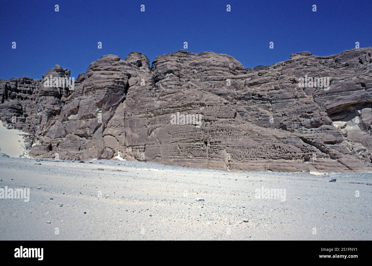 Formations and colour of the mountains in Wadi Zaghra, Sinai Peninsula ...