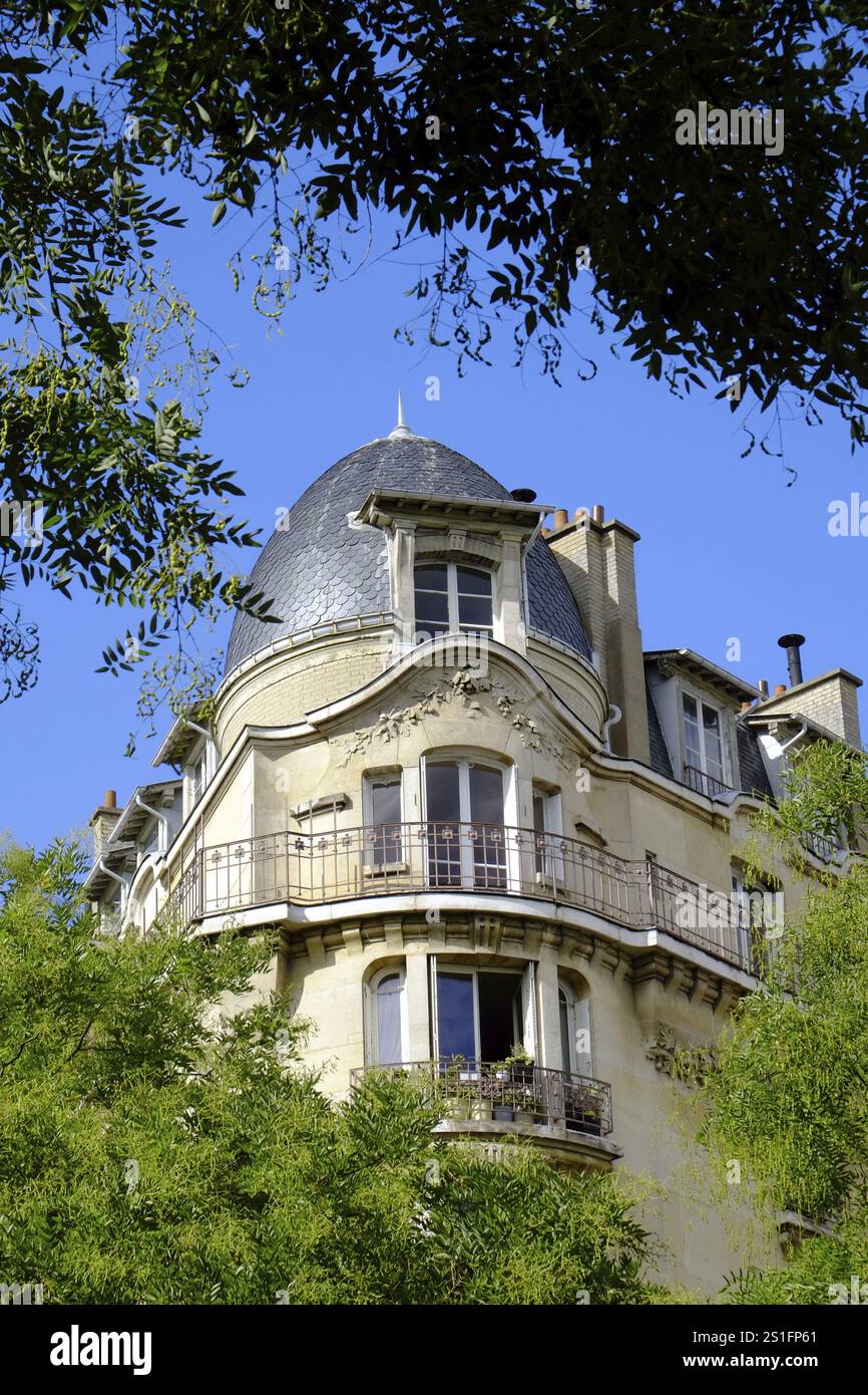 Upper floors of an exclusive residential building in the centre of ...