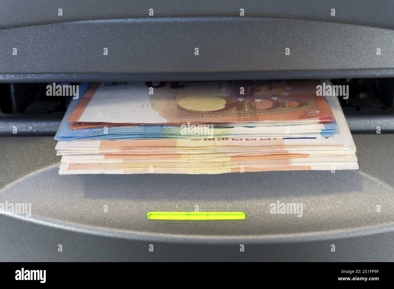 Payments atm hi-res stock photography and images - Alamy