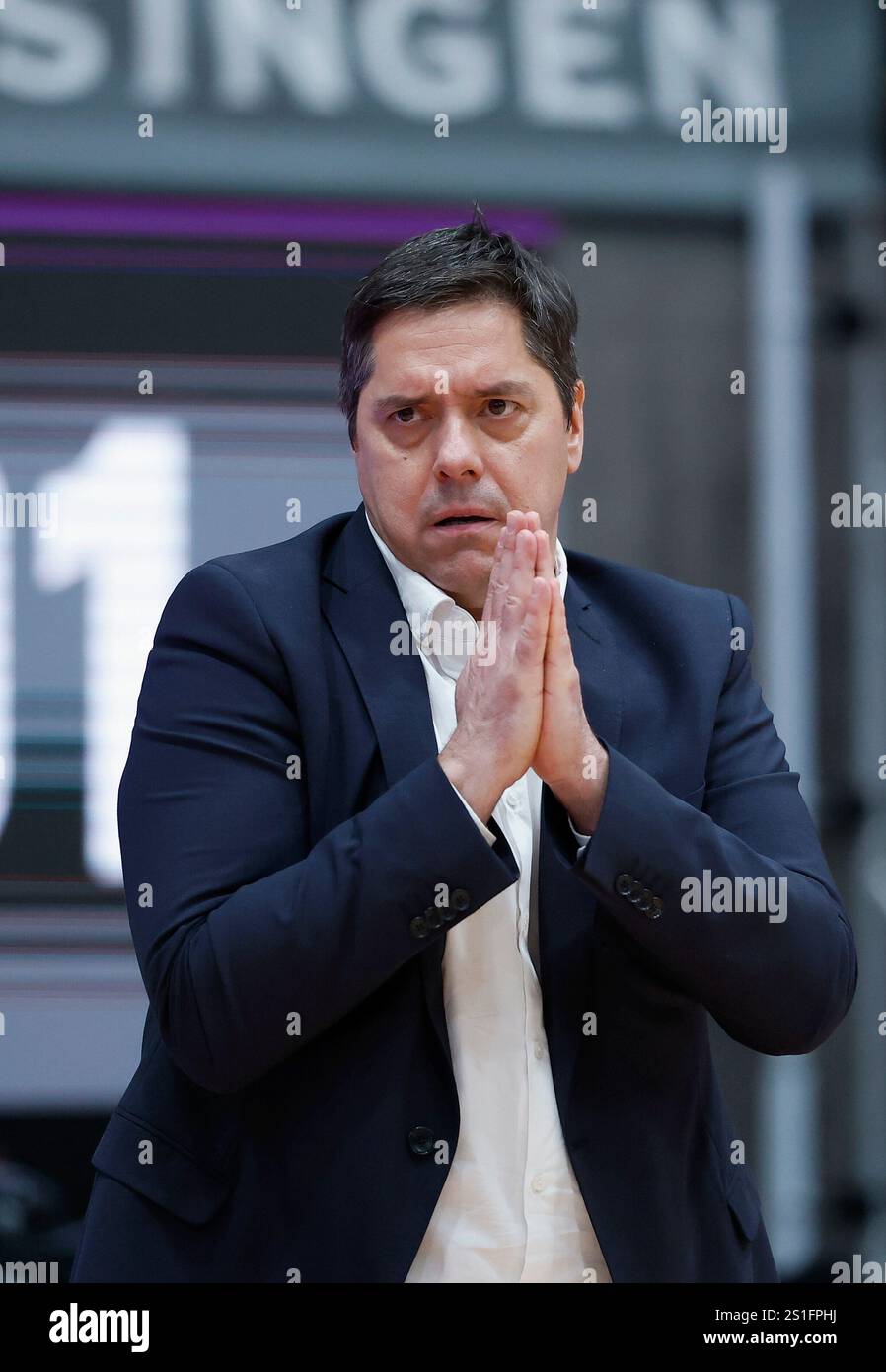 Wuerzburg, Deutschland. 03rd Jan, 2025. v.l. Head-Coach Sasa Filipovski ...