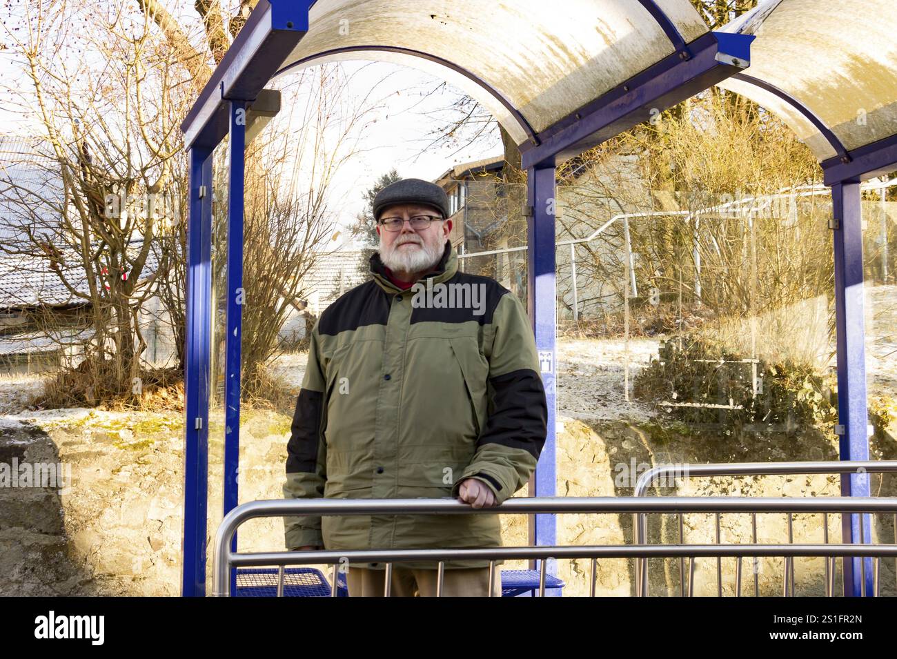 Senior citizen waiting at bus stop Stock Photo - Alamy