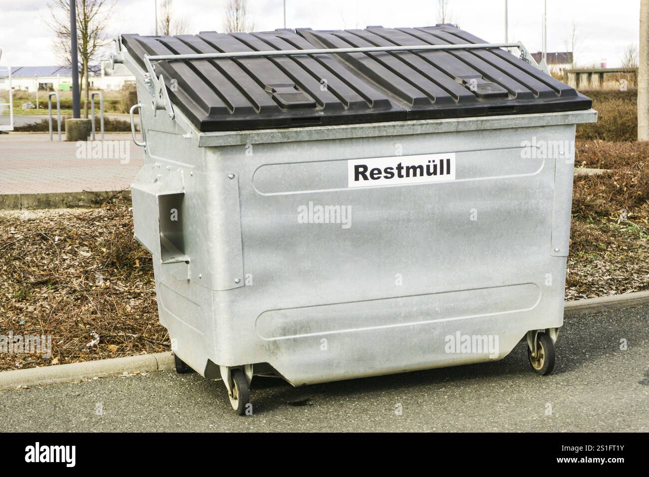 Metal trash bin containers hi-res stock photography and images - Alamy