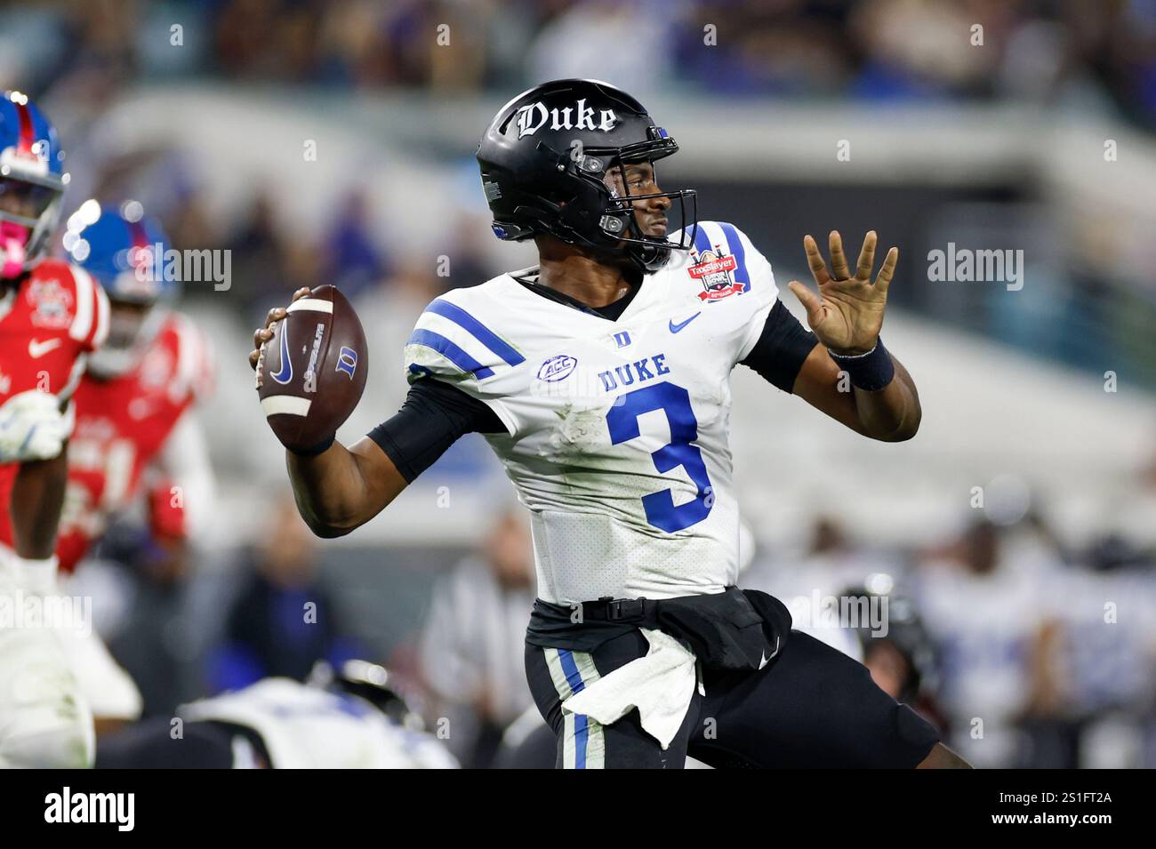 JACKSONVILLE, FL - JANUARY 02: Duke Blue Devils quarterback Henry Belin ...