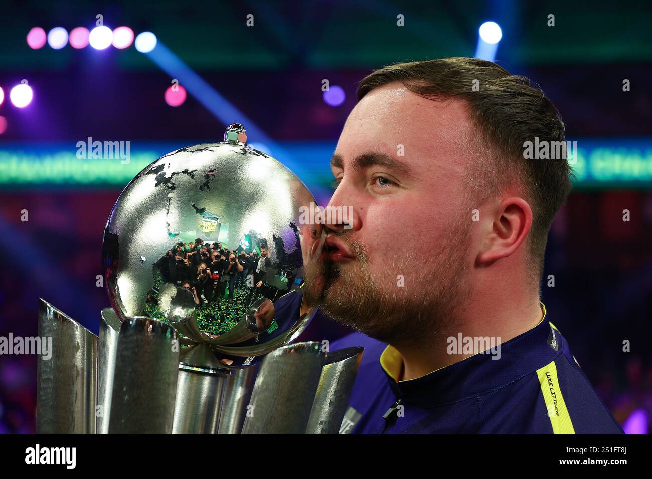 Alexandra Palace, London, UK. 3rd Jan, 2025. 2024/25 PDC Paddy Power ...