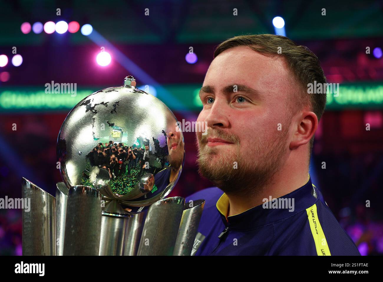 Alexandra Palace, London, UK. 3rd Jan, 2025. 2024/25 PDC Paddy Power ...