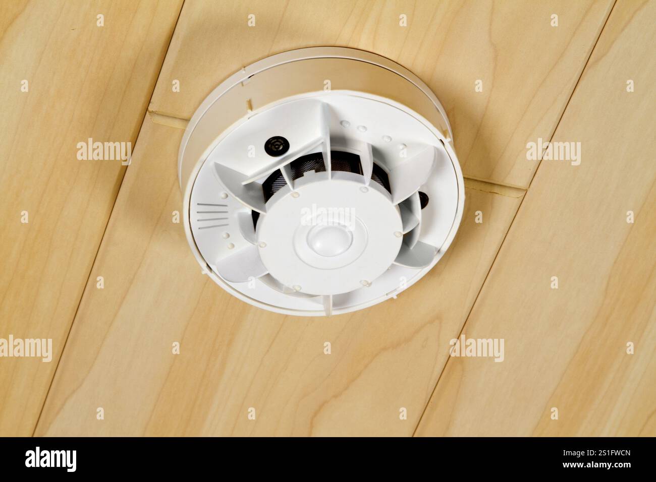 Mounted smoke detector on the ceiling Stock Photo - Alamy