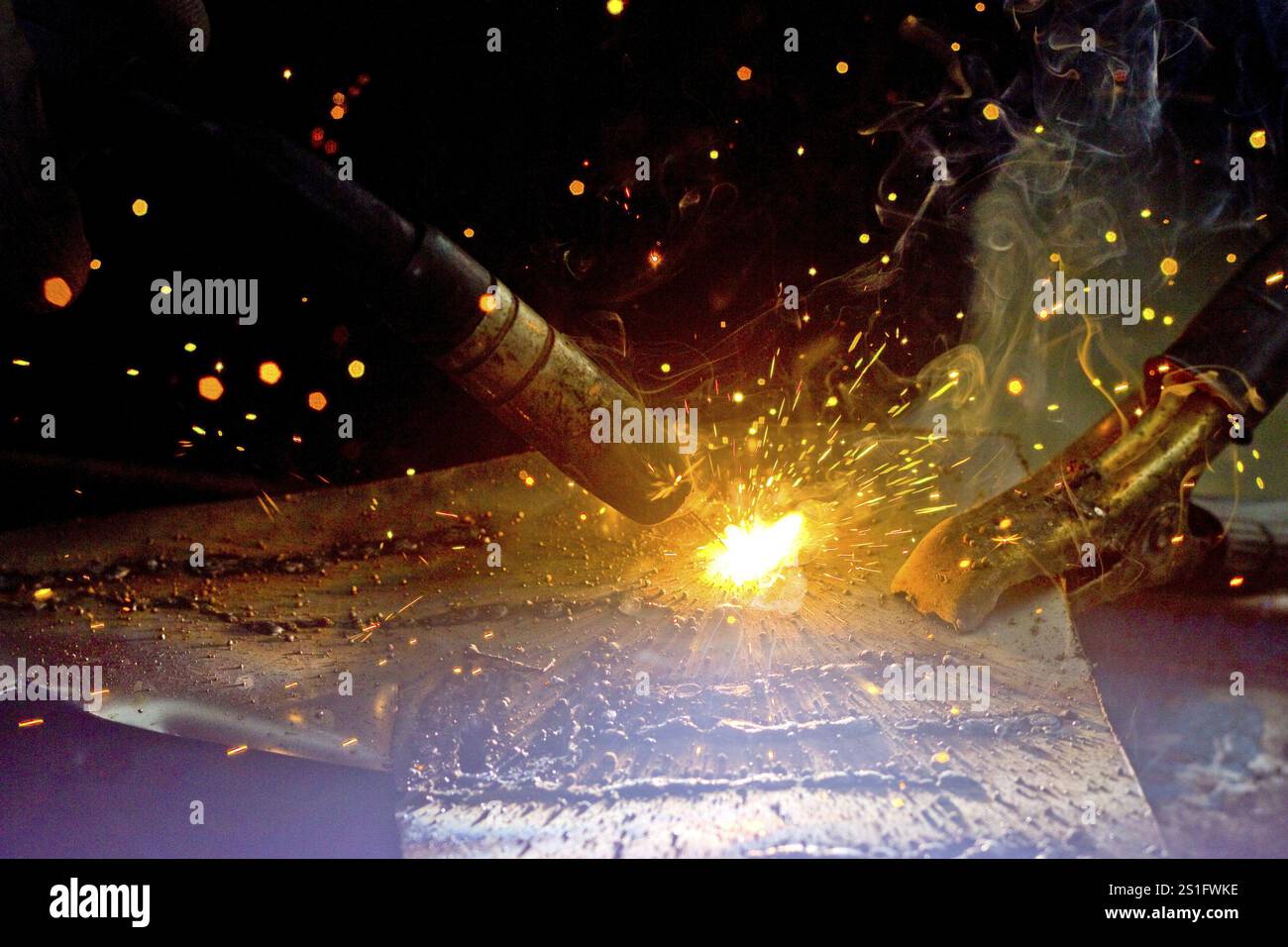 Shot welding hi-res stock photography and images - Alamy