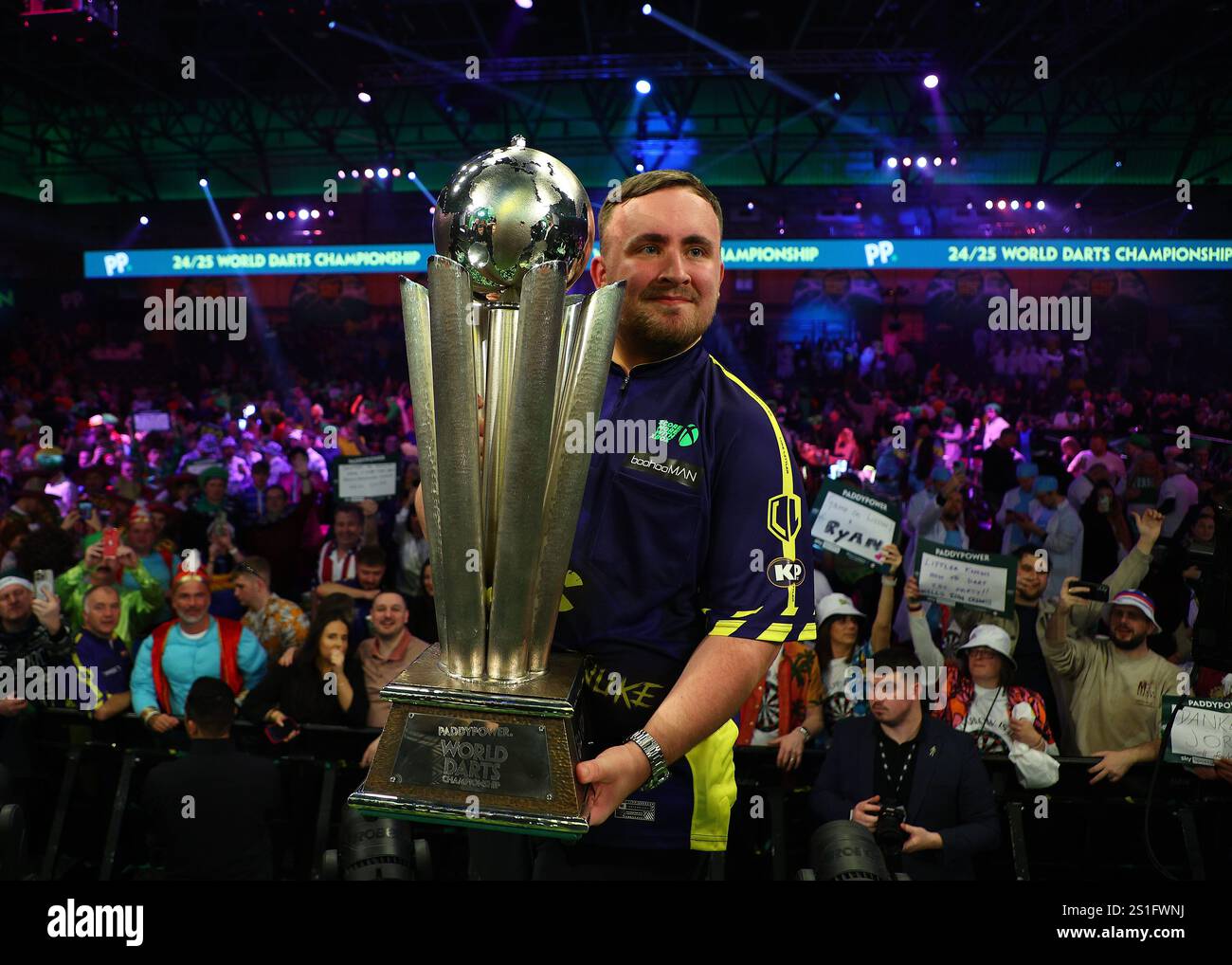 Alexandra Palace, London, UK. 3rd Jan, 2025. 2024/25 PDC Paddy Power ...