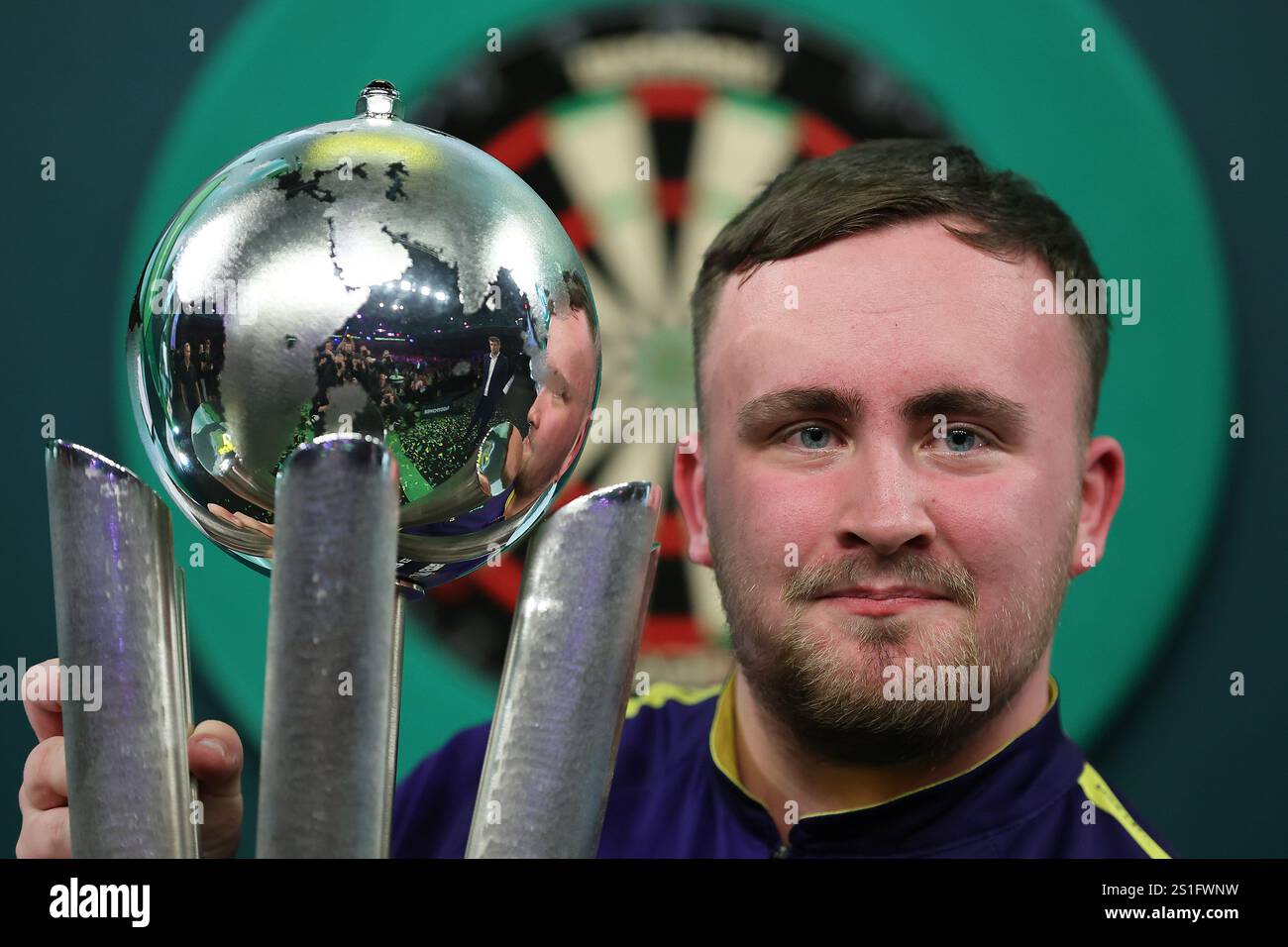 Alexandra Palace, London, UK. 3rd Jan, 2025. 2024/25 PDC Paddy Power ...