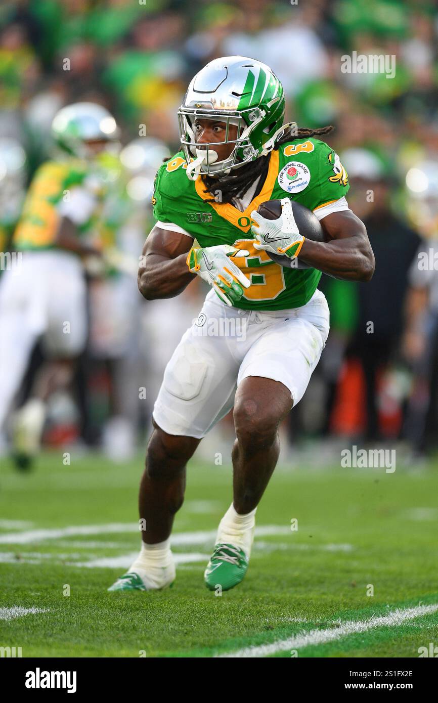 PASADENA, CA - JANUARY 01: Running Back Noah Whittington #6 of the ...