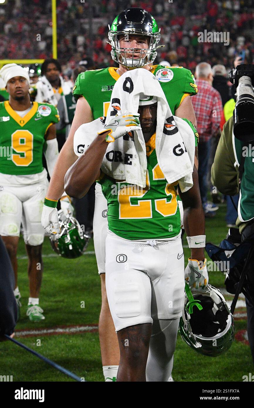 PASADENA, CA - JANUARY 01: Running Back Ellis Bynum #23 of the Oregon ...