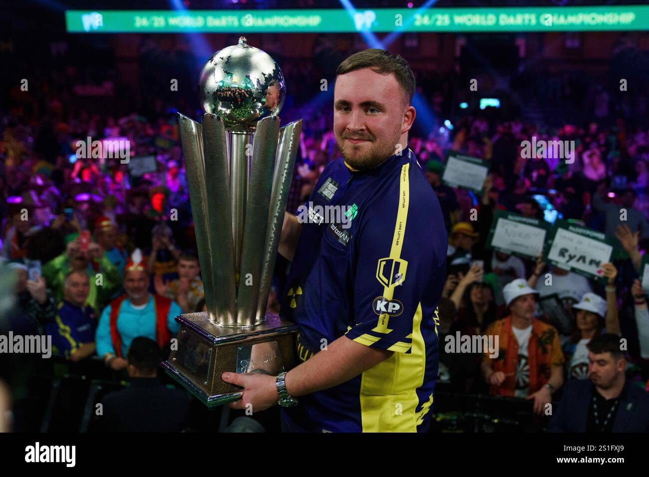 London, UK. 03rd Jan, 2025. Luke Littler lifting the Paddy Power World ...
