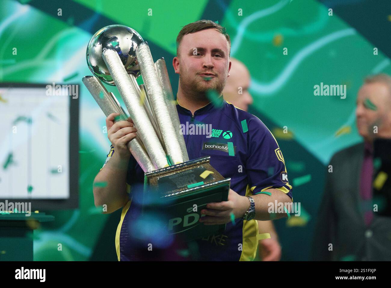 London, UK. 03rd Jan, 2025. Luke Littler lifting the Paddy Power World ...