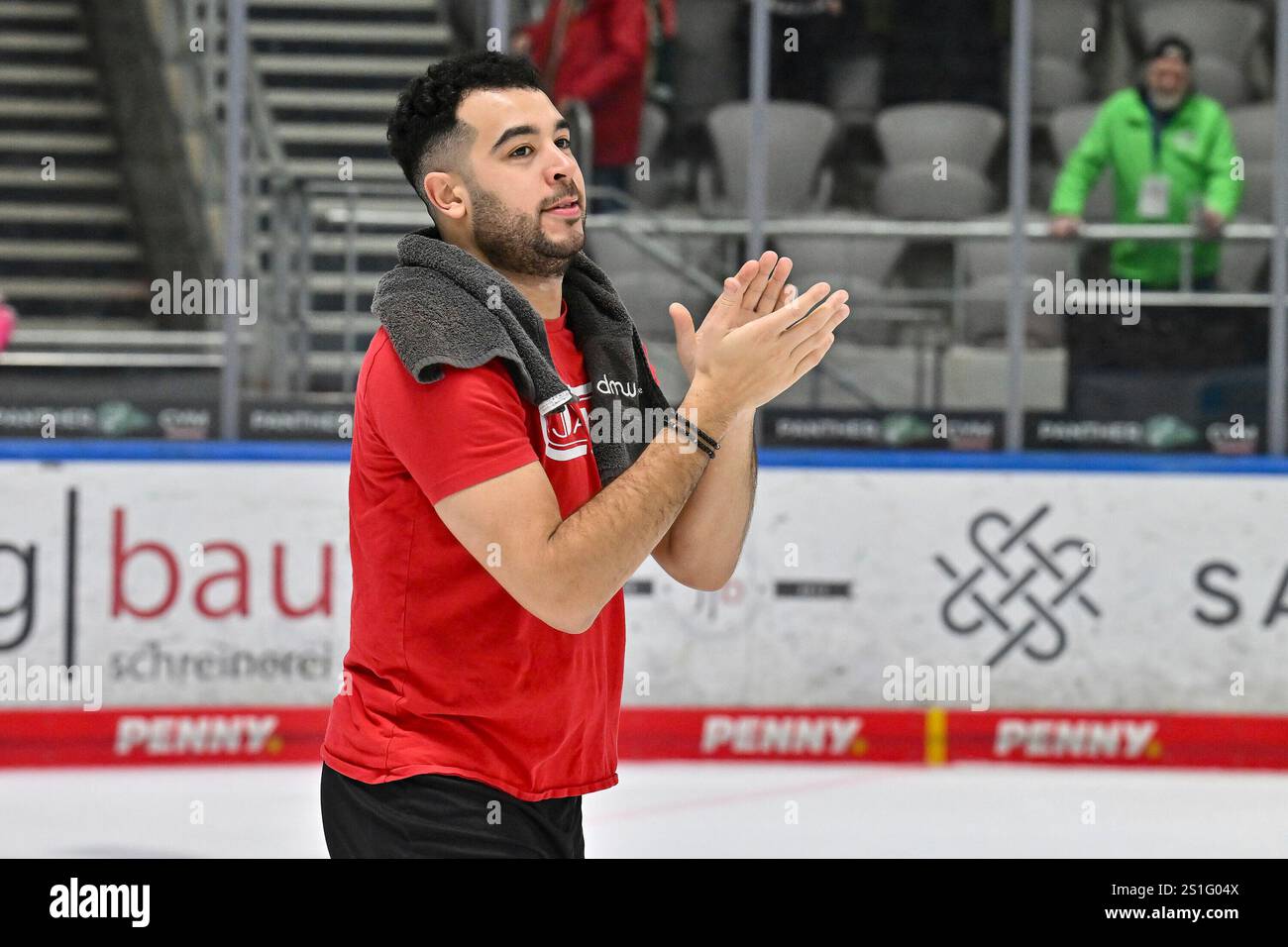 Augsburg, Deutschland. 03rd Jan, 2025. Die Spieler der Panther feiern ...