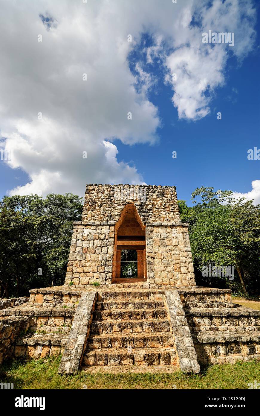 Classic religious structure hi-res stock photography and images - Alamy