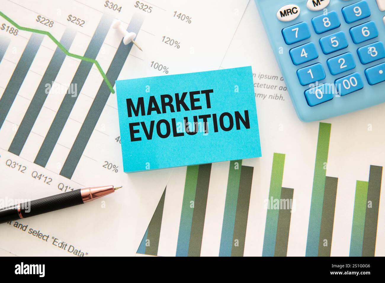 Text ROLE CHANGEs on white paper plate in businessman hands in office ...