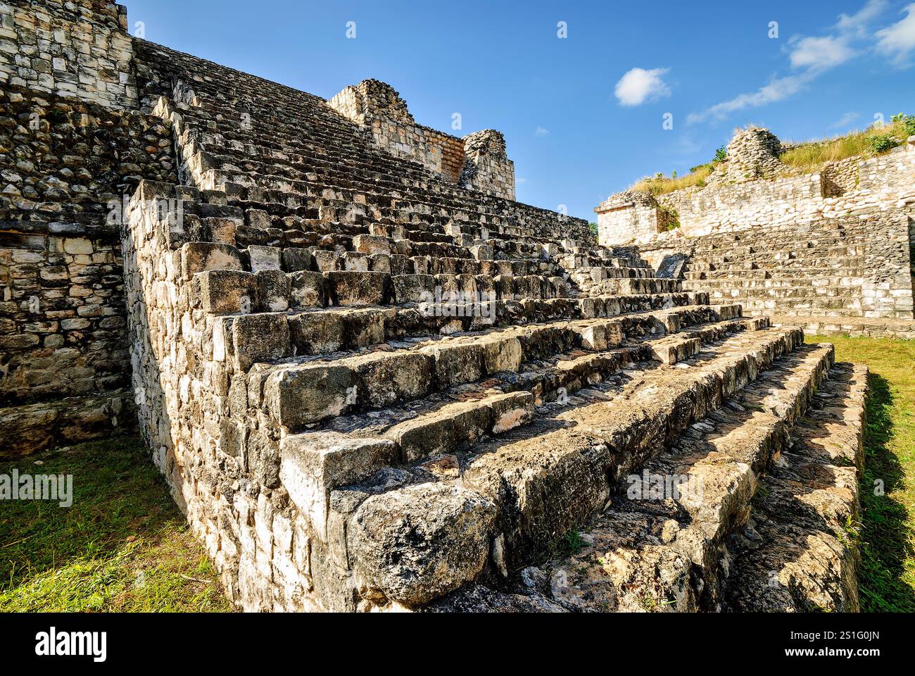 Maya civic structure hi-res stock photography and images - Alamy