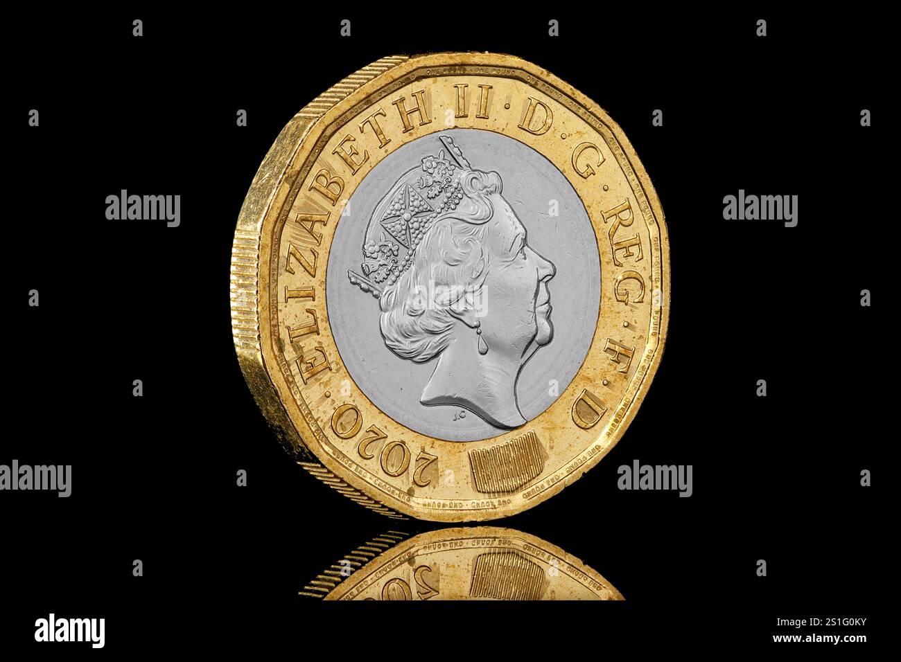 Circulated 2020 UK One Pound coin with the 5th coin portrait of Queen ...