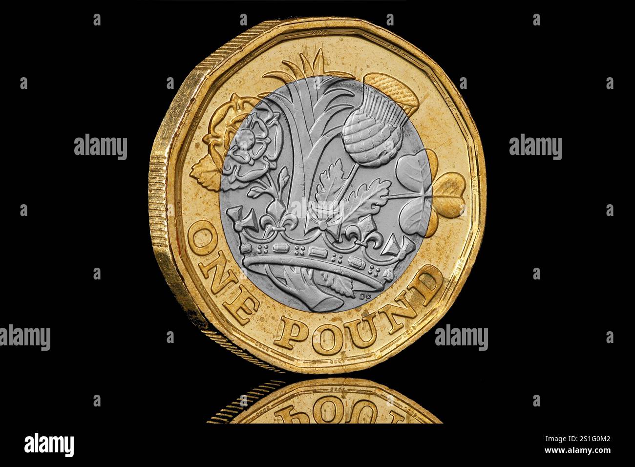 Reverse side of a 2020 UK £1 coin with the Four Nations Flowers design ...