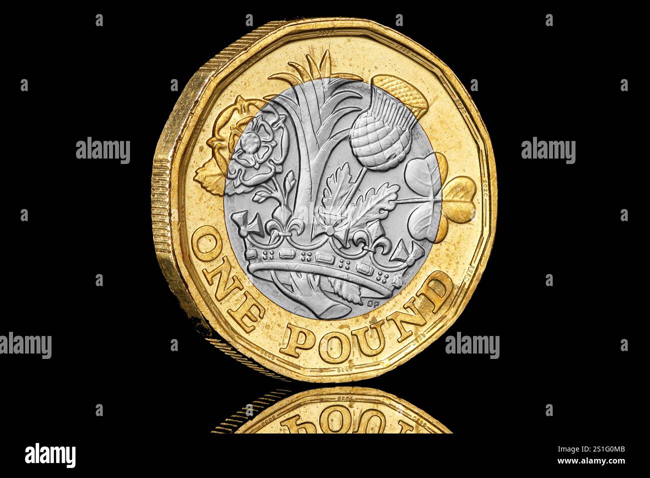 Reverse side of a 2020 UK £1 coin with the Four Nations Flowers design ...
