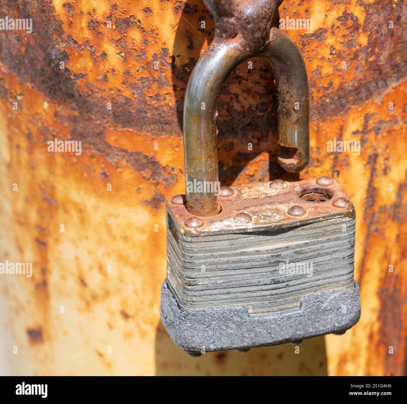 Rusty old chain and lock hanging on a rusted pole Stock Photo - Alamy